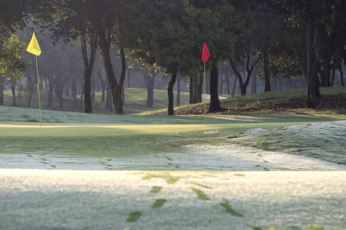 Cold Weather Golf Gear: Your Ultimate 10-point Guide - Golf Problems
