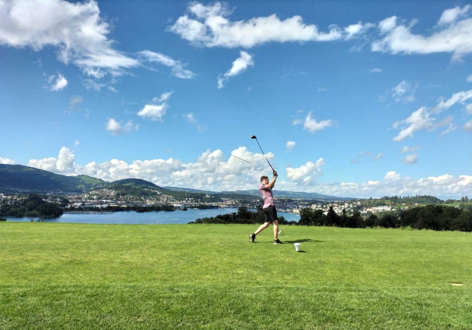 Beat the Heat: Tips for Playing Golf in Hot Temperatures