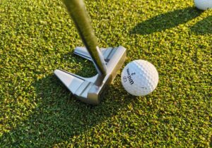 What Should I Be Using? A Heavy Or Light Putter