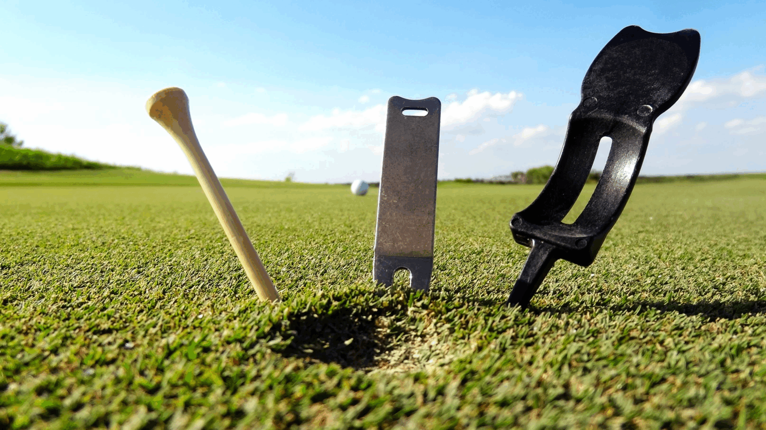 The Proper Way To Fix A Ball Mark On The Green - Golf Problems