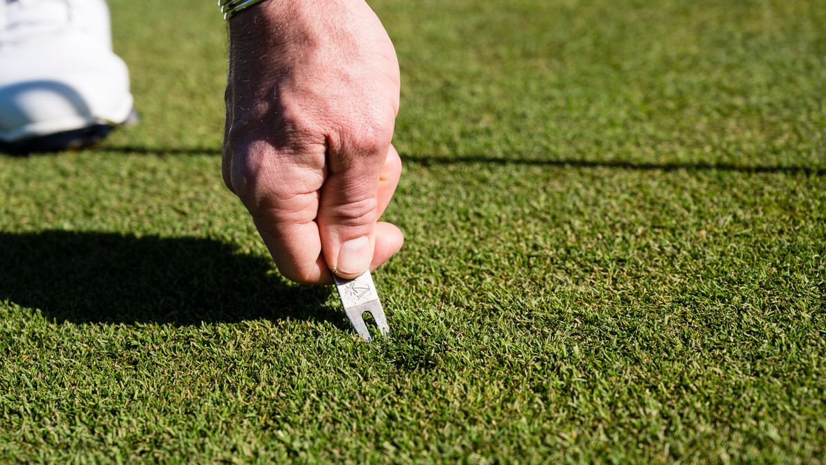 The Proper Way To Fix A Ball Mark On The Green - Golf Problems